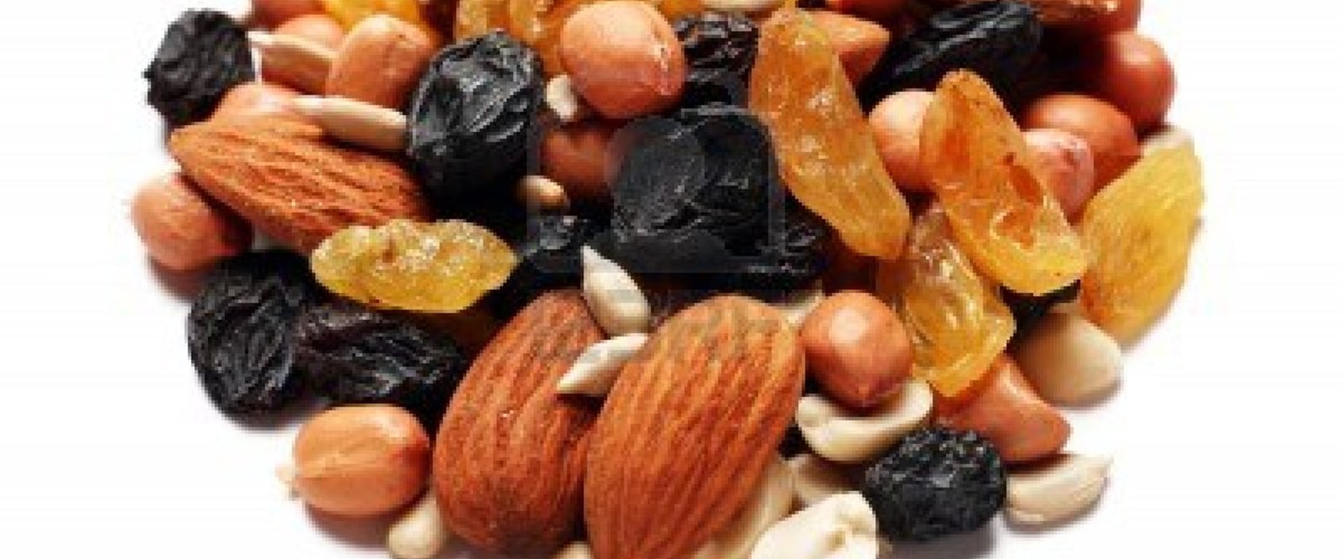 Les bienfaits des raisins secs et des amandes