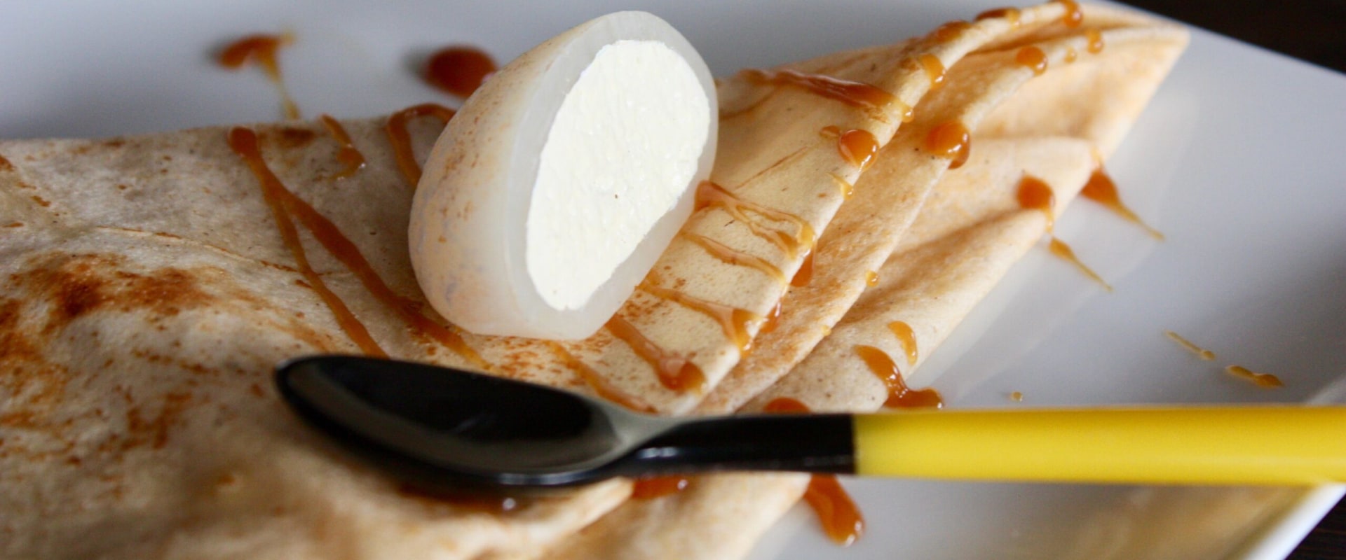 Les Crêpes: Une Délicieuse Tradition Française